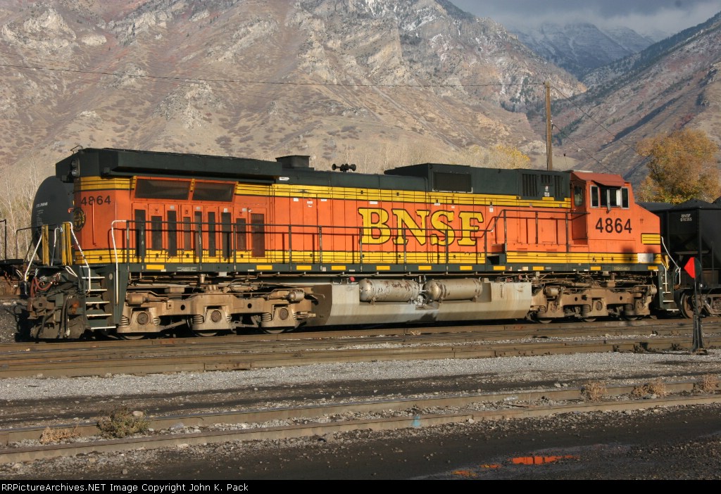 BNSF 4864